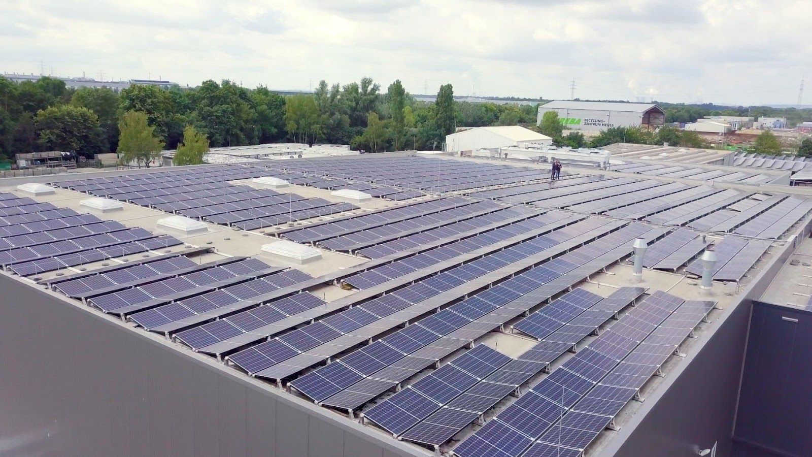 Sustainability in Tennis: Our Commitment to Green Manufacturing - Luxilon